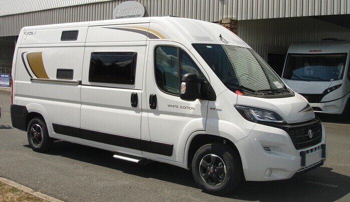 Fourgon 4 places - location auto clermont